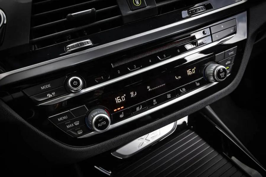 Black BMW X3 2018 in Jelgava, with an engine capacity of 2.00 L and mileage of 206 thousand km for 22900 €, photo 19 on AUTOMOTO.COM.LV