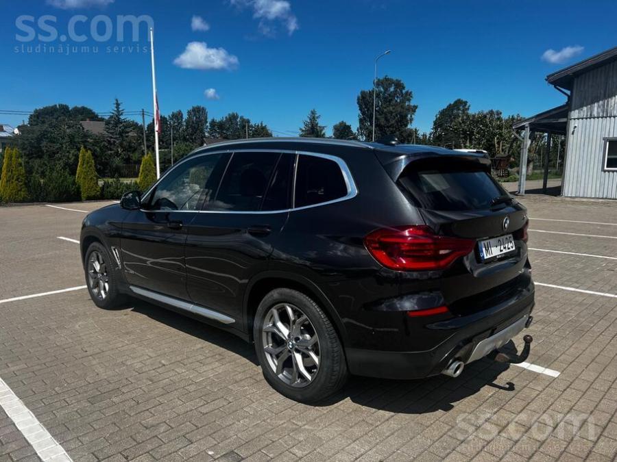 Black BMW X3 2018 in Riga, with an engine capacity of 2.00 L and mileage of 207 thousand km for 23500 €, photo 4 on AUTOMOTO.COM.LV