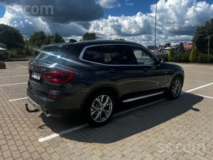 Black BMW X3 2018 in Riga, with an engine capacity of 2.00 L and mileage of 207 thousand km for 23500 €, photo 5 on AUTOMOTO.COM.LV