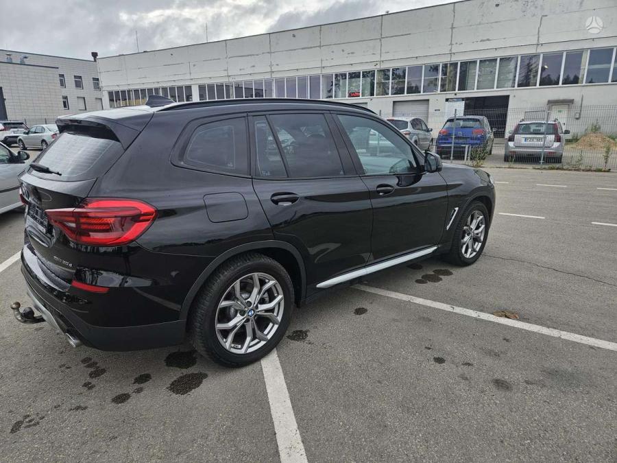 Black BMW X3 2018 in Panevezys, with an engine capacity of 2.00 L and mileage of 185 thousand km for 19200 €, photo 5 on AUTOMOTO.COM.LV