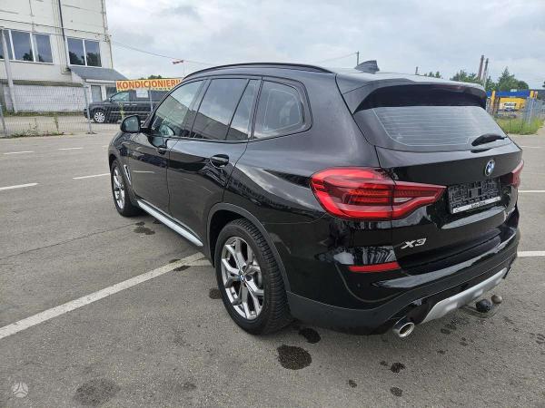 Black BMW X3 2018 in Panevezys, with an engine capacity of 2.00 L and mileage of 185 thousand km for 19200 €, photo 7 on AUTOMOTO.COM.LV