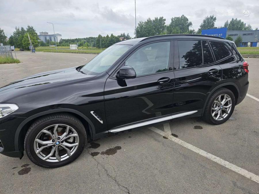 Black BMW X3 2018 in Panevezys, with an engine capacity of 2.00 L and mileage of 185 thousand km for 19200 €, photo 10 on AUTOMOTO.COM.LV
