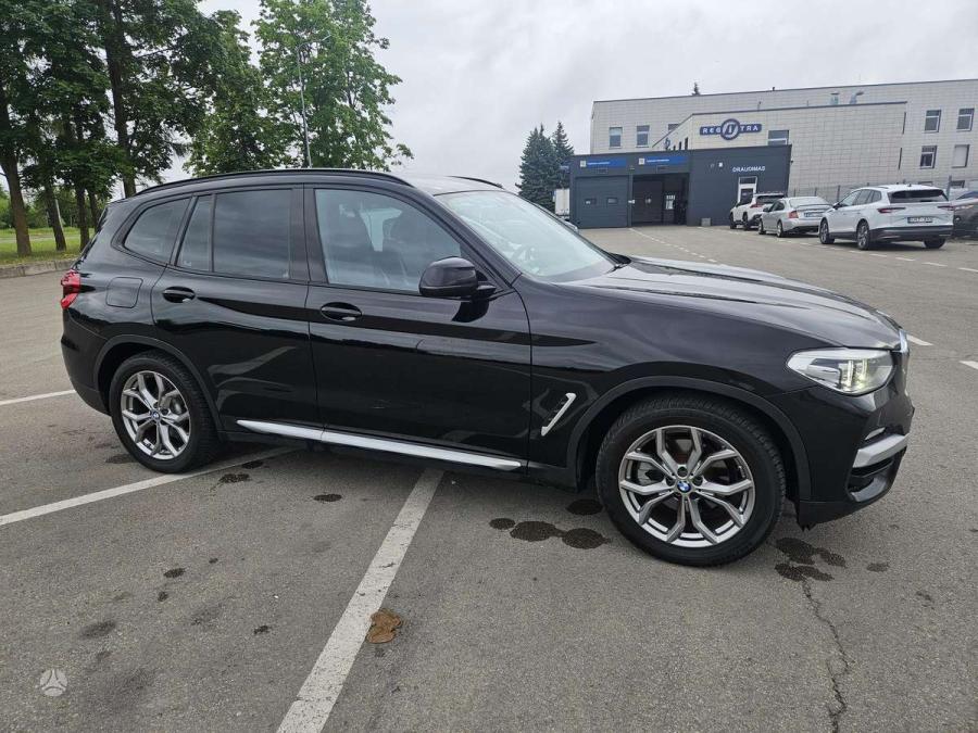 Black BMW X3 2018 in Panevezys, with an engine capacity of 2.00 L and mileage of 185 thousand km for 19200 €, photo 11 on AUTOMOTO.COM.LV