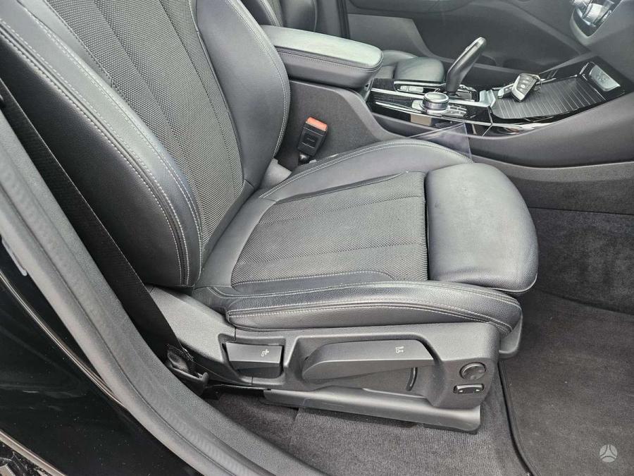 Black BMW X3 2018 in Panevezys, with an engine capacity of 2.00 L and mileage of 185 thousand km for 19200 €, photo 13 on AUTOMOTO.COM.LV