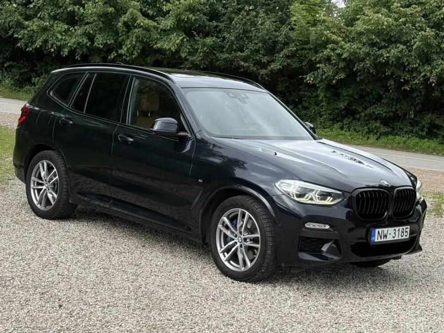Black BMW X3 2018 in Jurmala, with an engine capacity of 3.00 L and mileage of 230 thousand km for 23950 €, photo 9 on AUTOMOTO.COM.LV