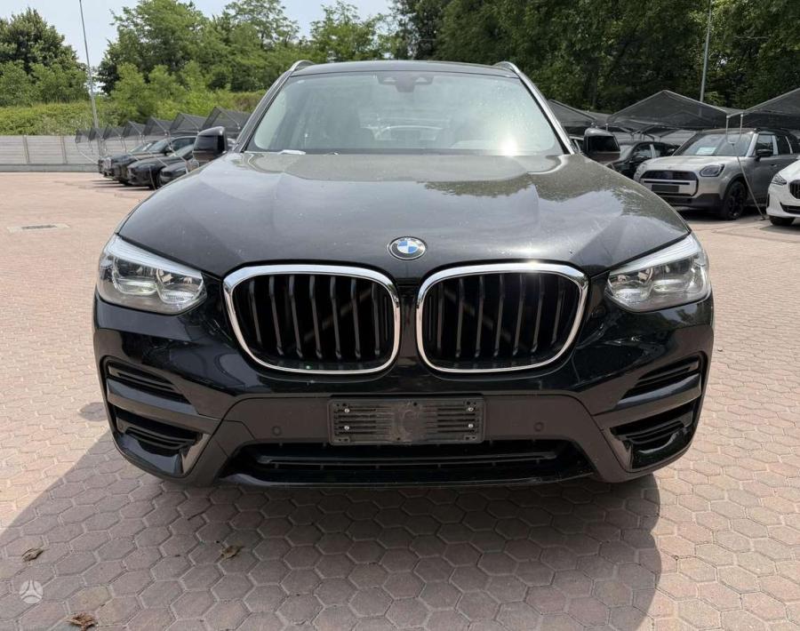 Black BMW X3 2018 in Siauliai, with an engine capacity of 2.00 L and mileage of 185 thousand km for 16900 €, photo 3 on AUTOMOTO.COM.LV