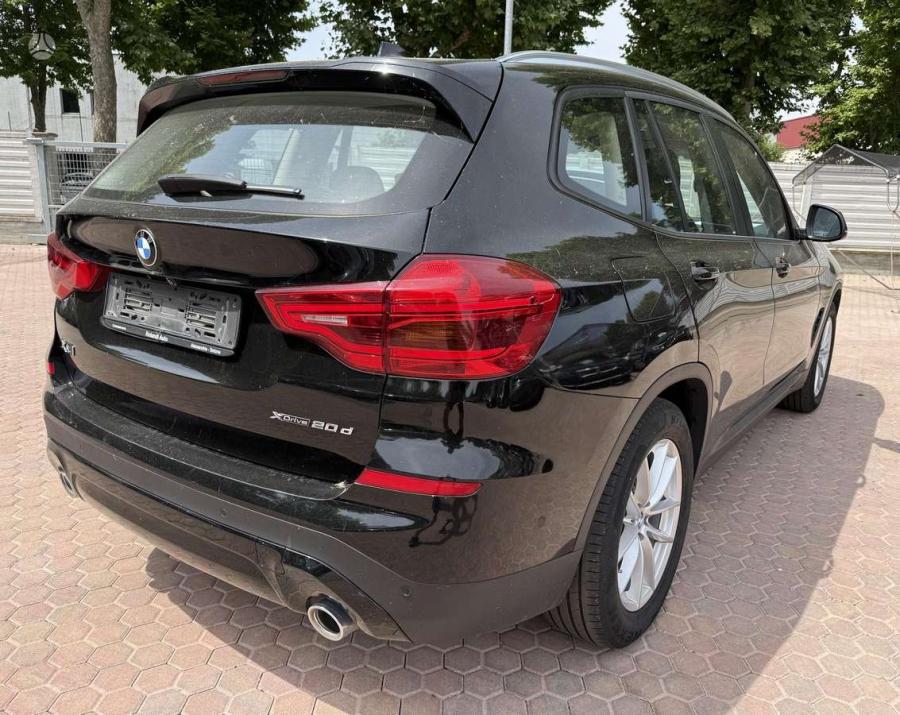 Black BMW X3 2018 in Siauliai, with an engine capacity of 2.00 L and mileage of 185 thousand km for 16900 €, photo 5 on AUTOMOTO.COM.LV