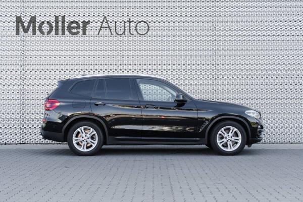 Black BMW X3 2018 in Marupe, with an engine capacity of 2.00 L and mileage of 146 thousand km for 27100 €, photo 5 on AUTOMOTO.COM.LV