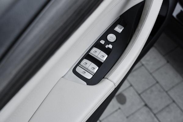Black BMW X3 2018 in Marupe, with an engine capacity of 2.00 L and mileage of 146 thousand km for 27100 €, photo 8 on AUTOMOTO.COM.LV