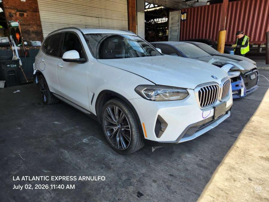 Black BMW X3 2018 in Klaipeda, with an engine capacity of 2.00 L and mileage of 140 thousand km for 13900 €, photo 3 on AUTOMOTO.COM.LV