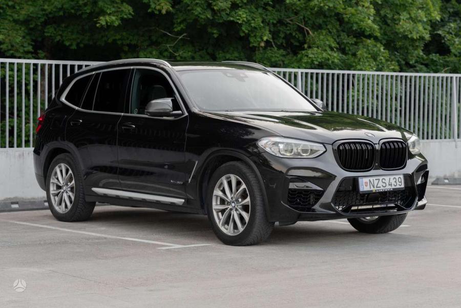 Black BMW X3 2018 in Vilnius, with an engine capacity of 2.00 L and mileage of 134 thousand km for 24700 €, photo 4 on AUTOMOTO.COM.LV