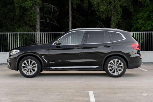 Black BMW X3 2018 in Vilnius, with an engine capacity of 2.00 L and mileage of 134 thousand km for 24700 €, photo 4 on AUTOMOTO.COM.LV