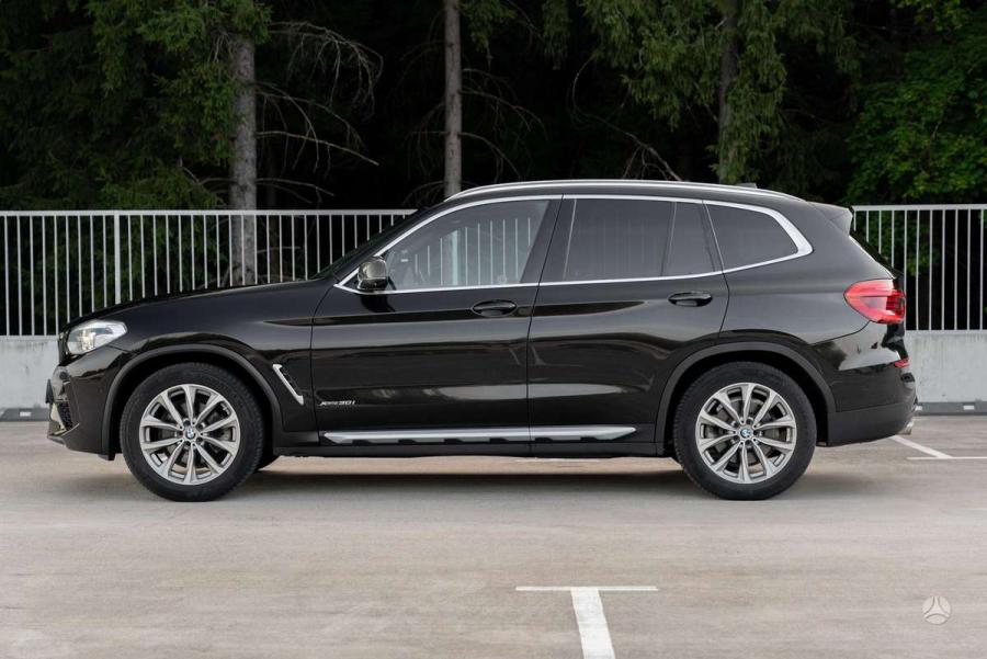 Black BMW X3 2018 in Vilnius, with an engine capacity of 2.00 L and mileage of 134 thousand km for 24700 €, photo 5 on AUTOMOTO.COM.LV