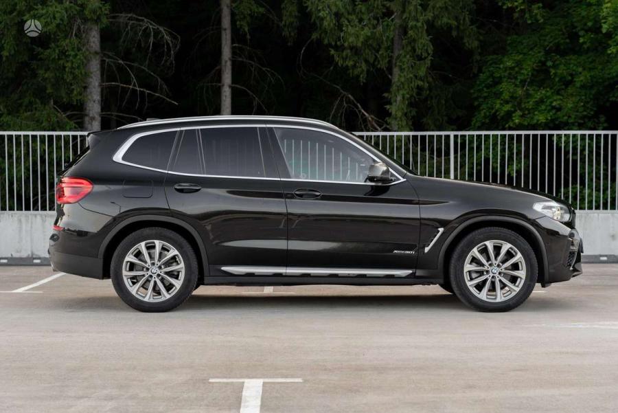 Black BMW X3 2018 in Vilnius, with an engine capacity of 2.00 L and mileage of 134 thousand km for 24700 €, photo 6 on AUTOMOTO.COM.LV