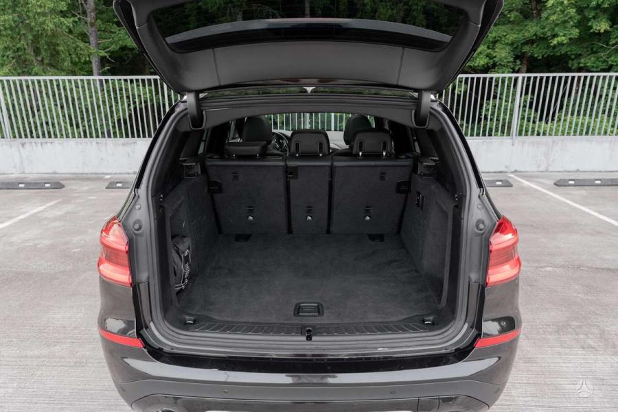 Black BMW X3 2018 in Vilnius, with an engine capacity of 2.00 L and mileage of 134 thousand km for 24700 €, photo 13 on AUTOMOTO.COM.LV