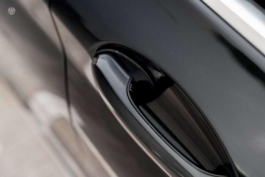 Black BMW X3 2018 in Vilnius, with an engine capacity of 2.00 L and mileage of 134 thousand km for 24700 €, photo 16 on AUTOMOTO.COM.LV