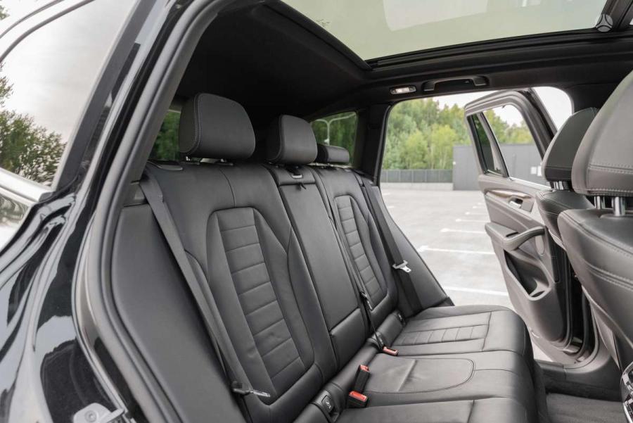 Black BMW X3 2018 in Vilnius, with an engine capacity of 2.00 L and mileage of 134 thousand km for 24700 €, photo 22 on AUTOMOTO.COM.LV