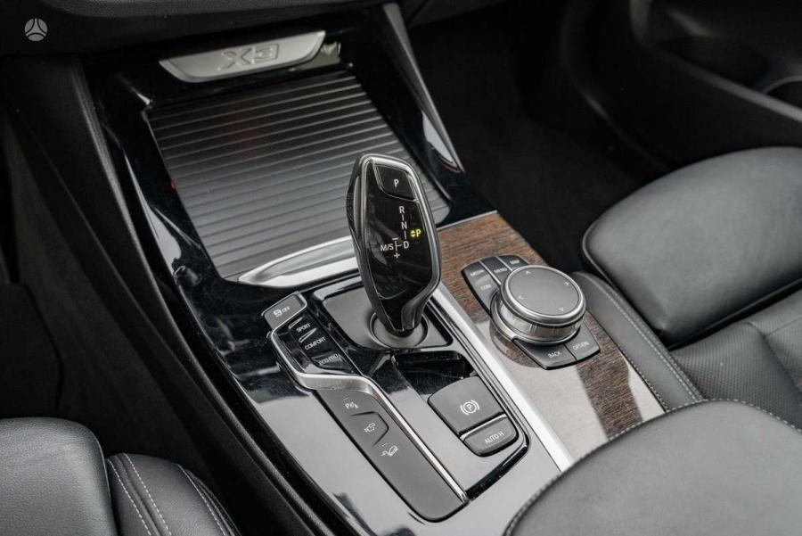 Black BMW X3 2018 in Vilnius, with an engine capacity of 2.00 L and mileage of 134 thousand km for 24700 €, photo 35 on AUTOMOTO.COM.LV