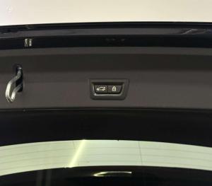 Black BMW X3 2018 in Marijampole, with an engine capacity of 2.99 L and mileage of 274 thousand km for 22350 €, photo 12 on AUTOMOTO.COM.LV