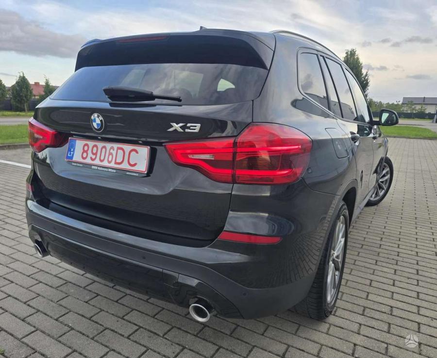 Black BMW X3 2018 in Panevezys, with an engine capacity of 2.00 L and mileage of 291 thousand km for 15999 €, photo 3 on AUTOMOTO.COM.LV