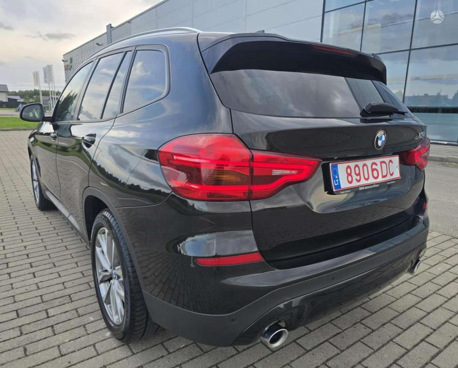 Black BMW X3 2018 in Panevezys, with an engine capacity of 2.00 L and mileage of 291 thousand km for 15999 €, photo 5 on AUTOMOTO.COM.LV