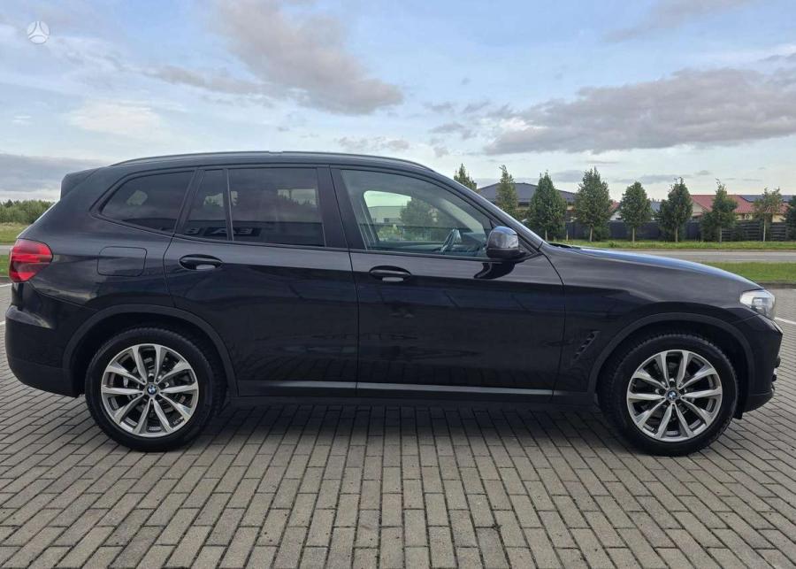 Black BMW X3 2018 in Panevezys, with an engine capacity of 2.00 L and mileage of 291 thousand km for 15999 €, photo 8 on AUTOMOTO.COM.LV