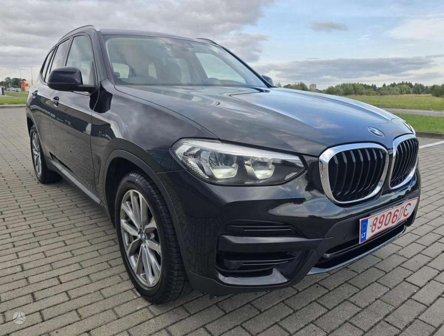 Black BMW X3 2018 in Panevezys, with an engine capacity of 2.00 L and mileage of 291 thousand km for 15999 €, photo 9 on AUTOMOTO.COM.LV