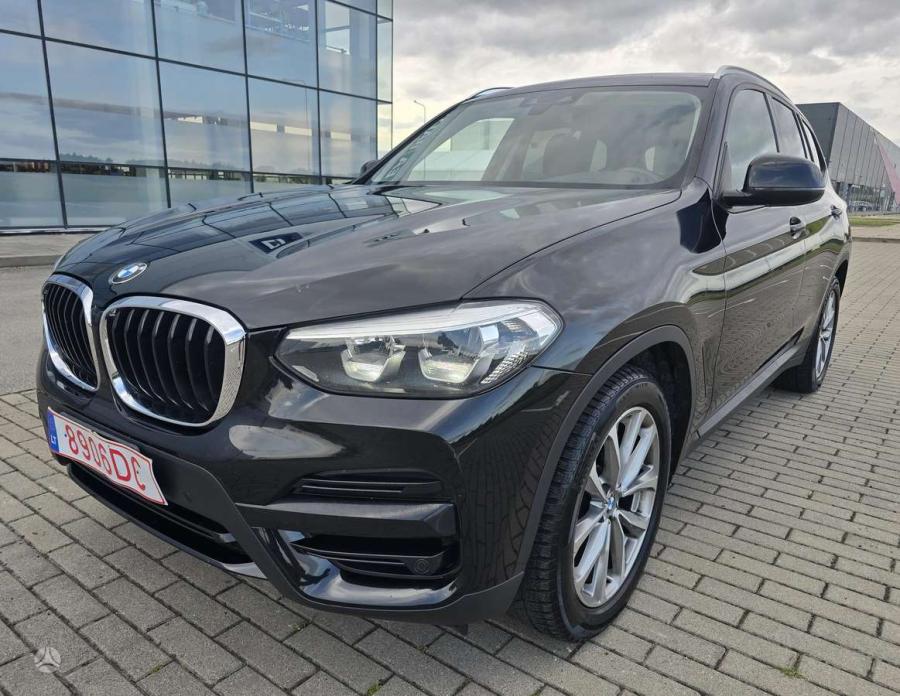 Black BMW X3 2018 in Panevezys, with an engine capacity of 2.00 L and mileage of 291 thousand km for 15999 €, photo 11 on AUTOMOTO.COM.LV
