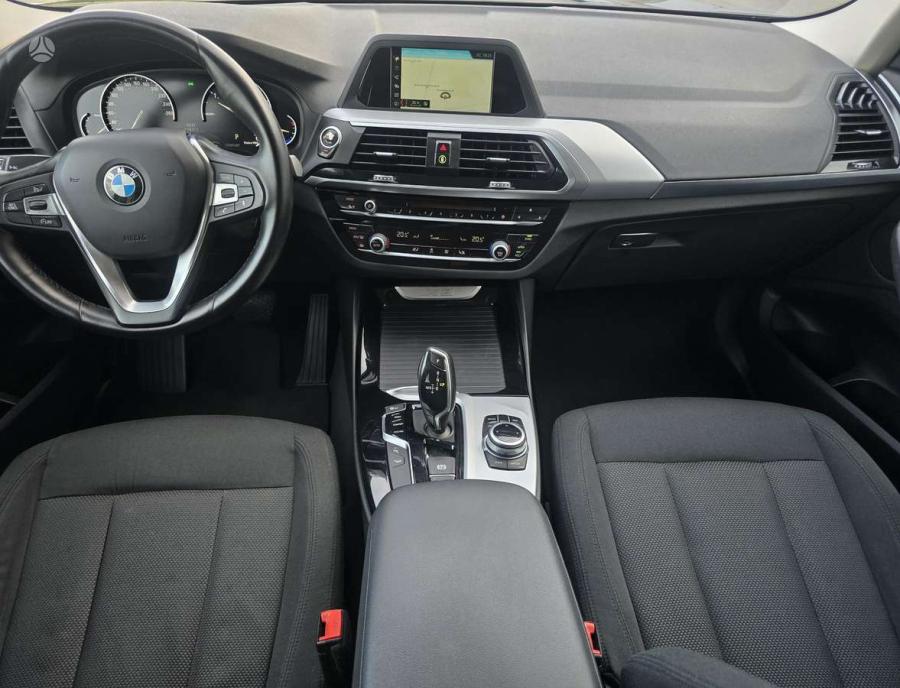 Black BMW X3 2018 in Panevezys, with an engine capacity of 2.00 L and mileage of 291 thousand km for 15999 €, photo 12 on AUTOMOTO.COM.LV