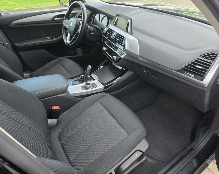 Black BMW X3 2018 in Panevezys, with an engine capacity of 2.00 L and mileage of 291 thousand km for 15999 €, photo 13 on AUTOMOTO.COM.LV