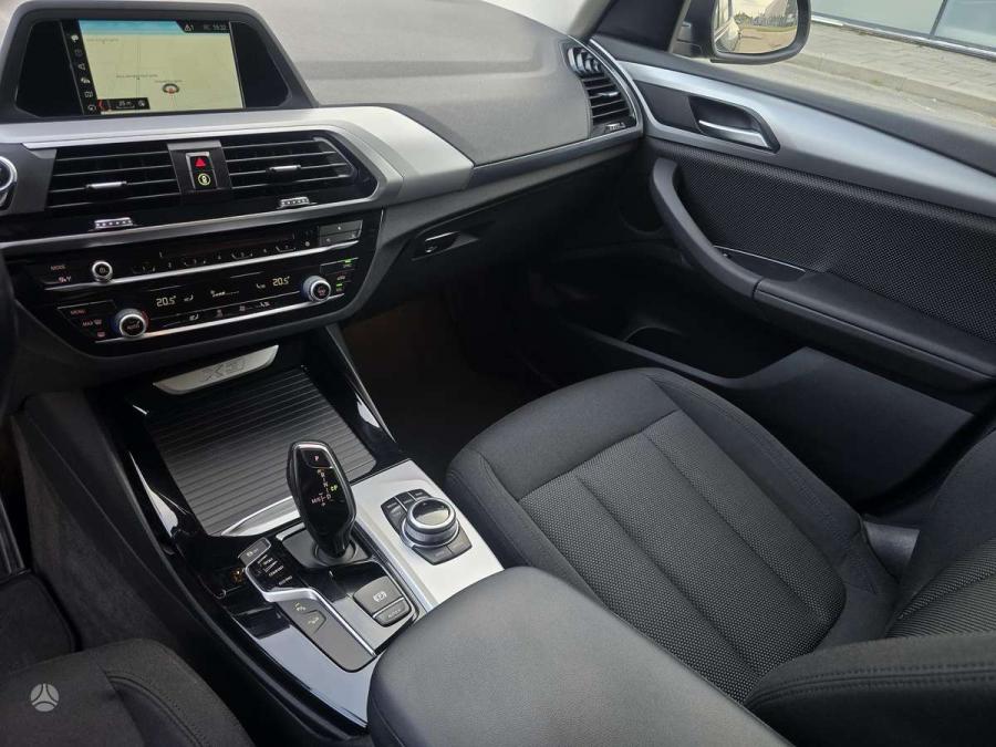 Black BMW X3 2018 in Panevezys, with an engine capacity of 2.00 L and mileage of 291 thousand km for 15999 €, photo 23 on AUTOMOTO.COM.LV