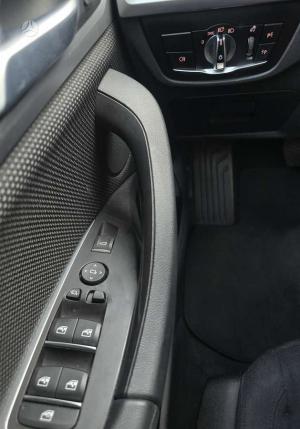 Black BMW X3 2018 in Panevezys, with an engine capacity of 2.00 L and mileage of 291 thousand km for 15999 €, photo 27 on AUTOMOTO.COM.LV