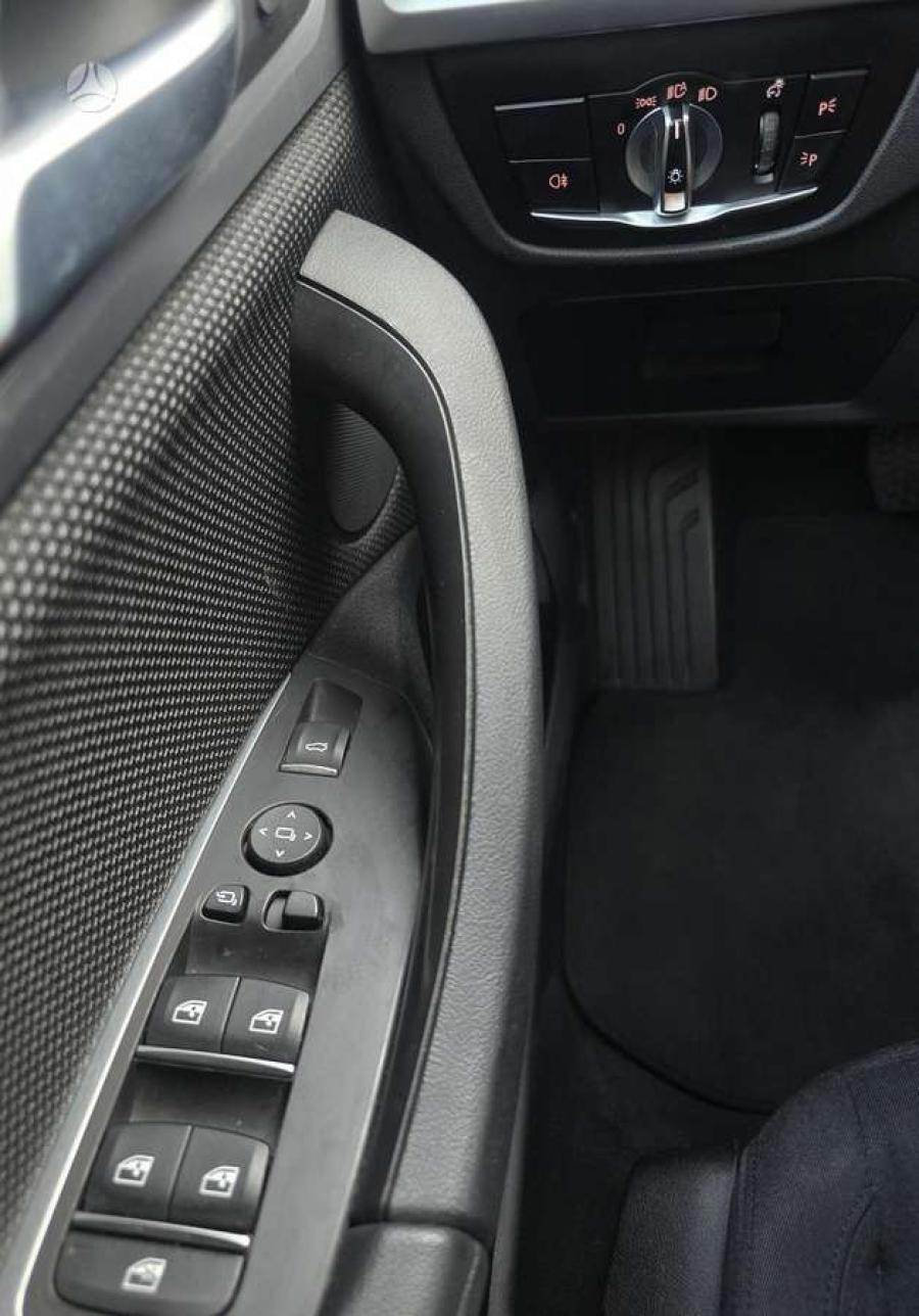 Black BMW X3 2018 in Panevezys, with an engine capacity of 2.00 L and mileage of 291 thousand km for 15999 €, photo 27 on AUTOMOTO.COM.LV