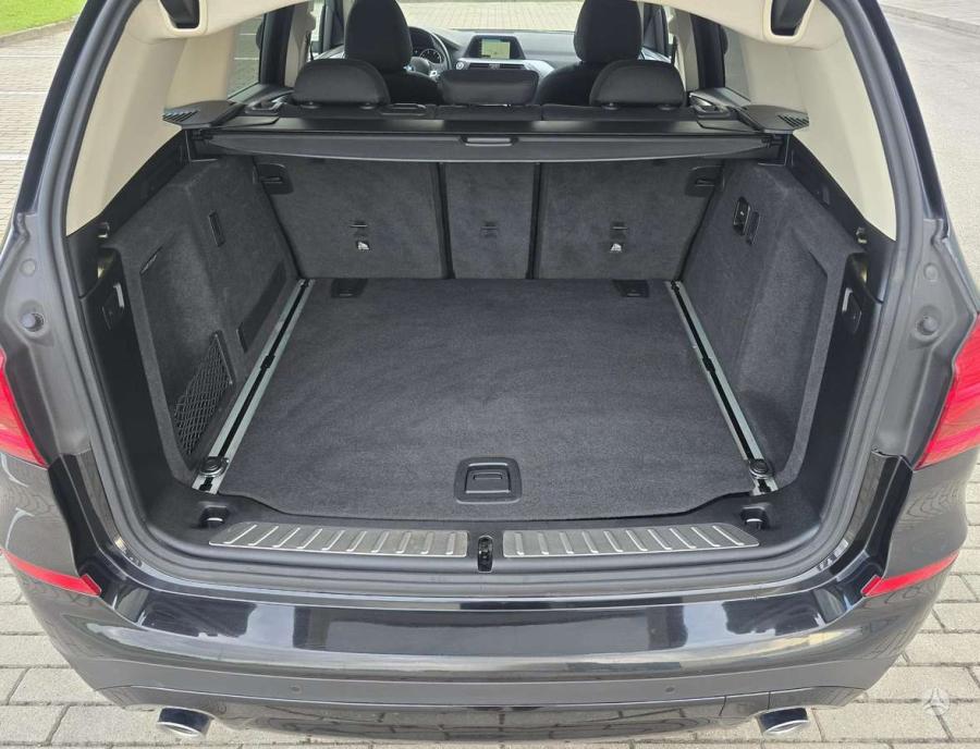 Black BMW X3 2018 in Panevezys, with an engine capacity of 2.00 L and mileage of 291 thousand km for 15999 €, photo 29 on AUTOMOTO.COM.LV