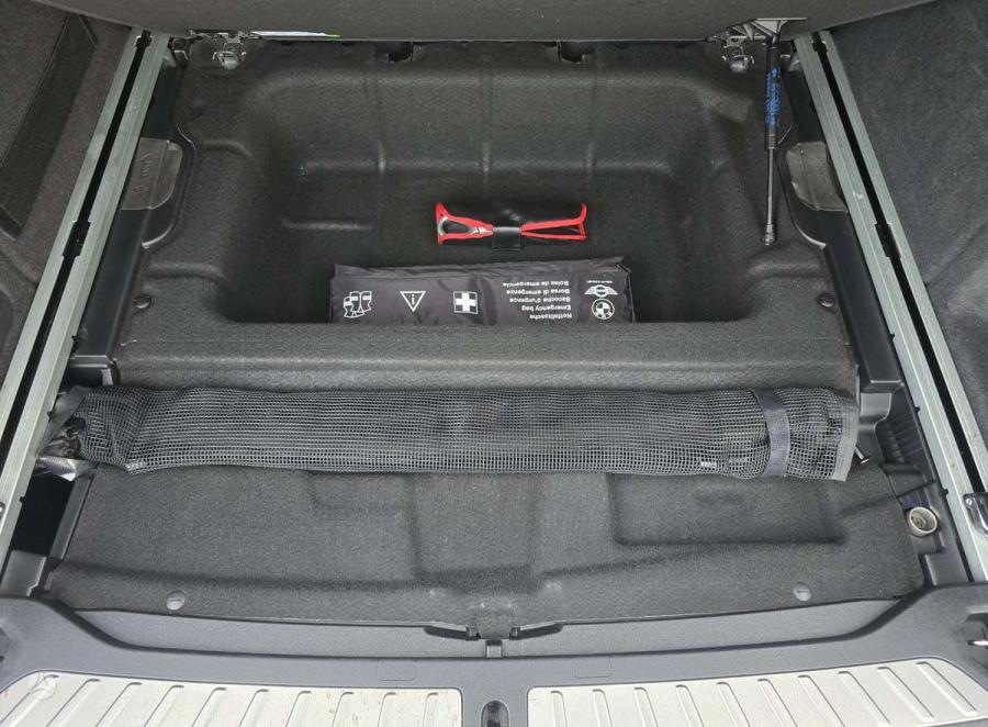 Black BMW X3 2018 in Panevezys, with an engine capacity of 2.00 L and mileage of 291 thousand km for 15999 €, photo 30 on AUTOMOTO.COM.LV