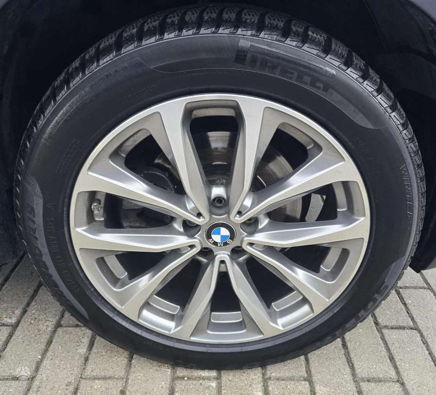 Black BMW X3 2018 in Panevezys, with an engine capacity of 2.00 L and mileage of 291 thousand km for 15999 €, photo 33 on AUTOMOTO.COM.LV