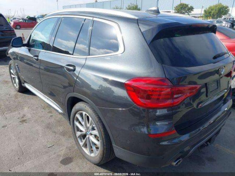 Black BMW X3 2018 in Klaipeda, with an engine capacity of 0.00 L and mileage of 68 thousand km for 9800 €, photo 4 on AUTOMOTO.COM.LV