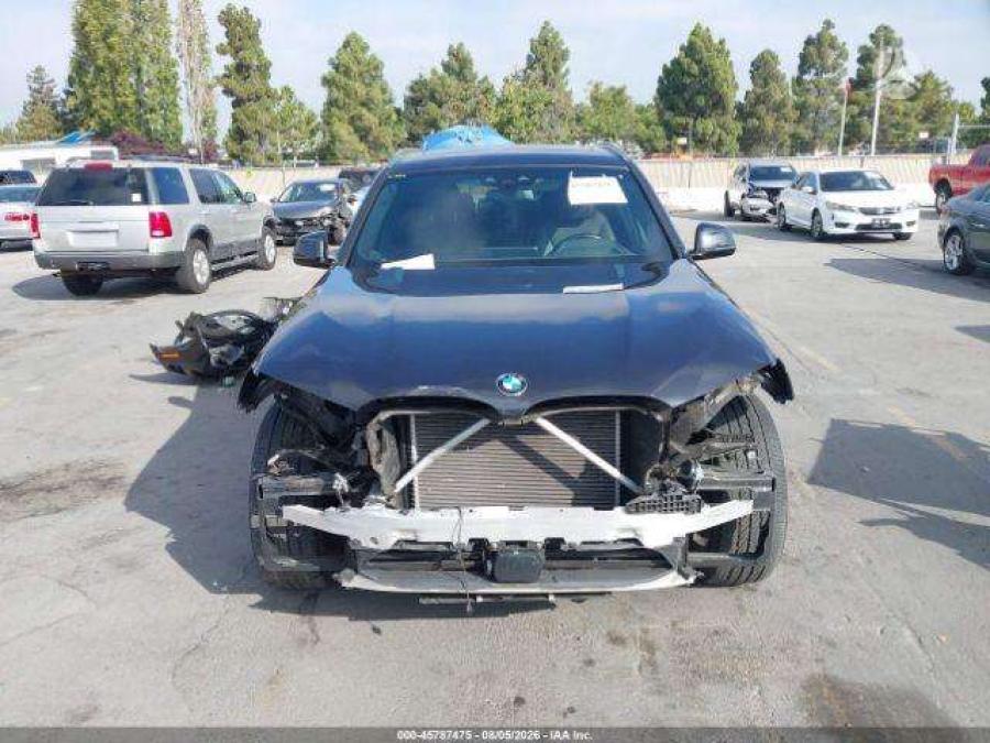 Black BMW X3 2018 in Klaipeda, with an engine capacity of 0.00 L and mileage of 68 thousand km for 9800 €, photo 14 on AUTOMOTO.COM.LV