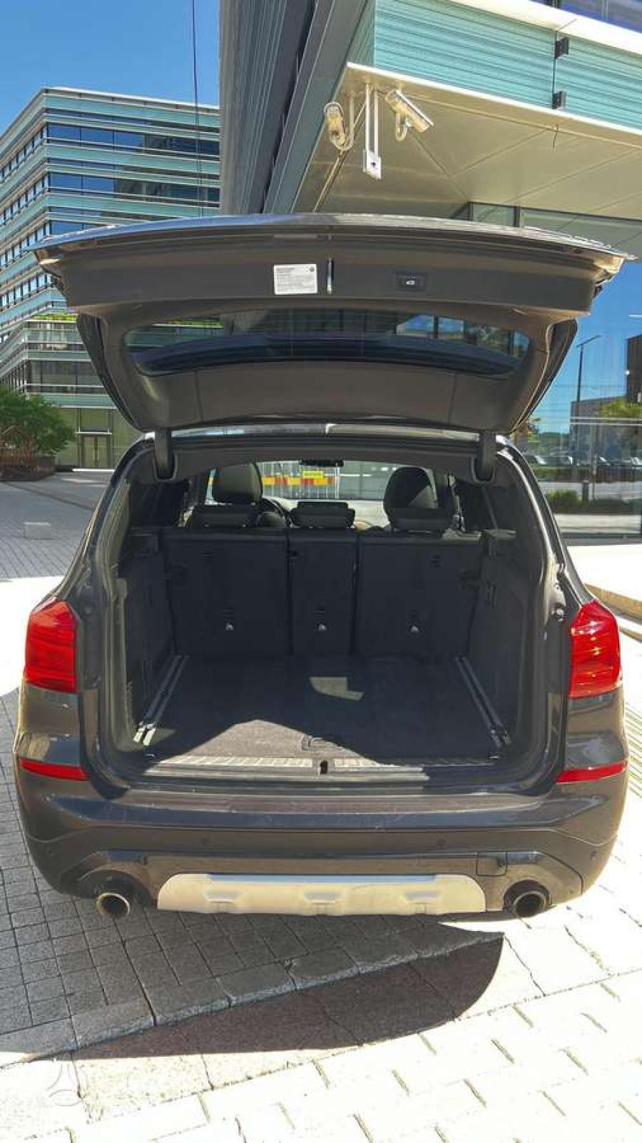 Black BMW X3 2018 in Vilnius, with an engine capacity of 2.00 L and mileage of 168 thousand km for 23900 €, photo 9 on AUTOMOTO.COM.LV