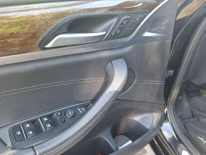 Black BMW X3 2018 in Kaunas, with an engine capacity of 2.00 L and mileage of 64 thousand km for 23500 €, photo 20 on AUTOMOTO.COM.LV