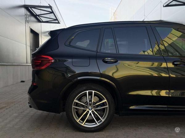 Black BMW X3 2018 in Vilnius, with an engine capacity of 2.99 L and mileage of 246 thousand km for 23600 €, photo 9 on AUTOMOTO.COM.LV