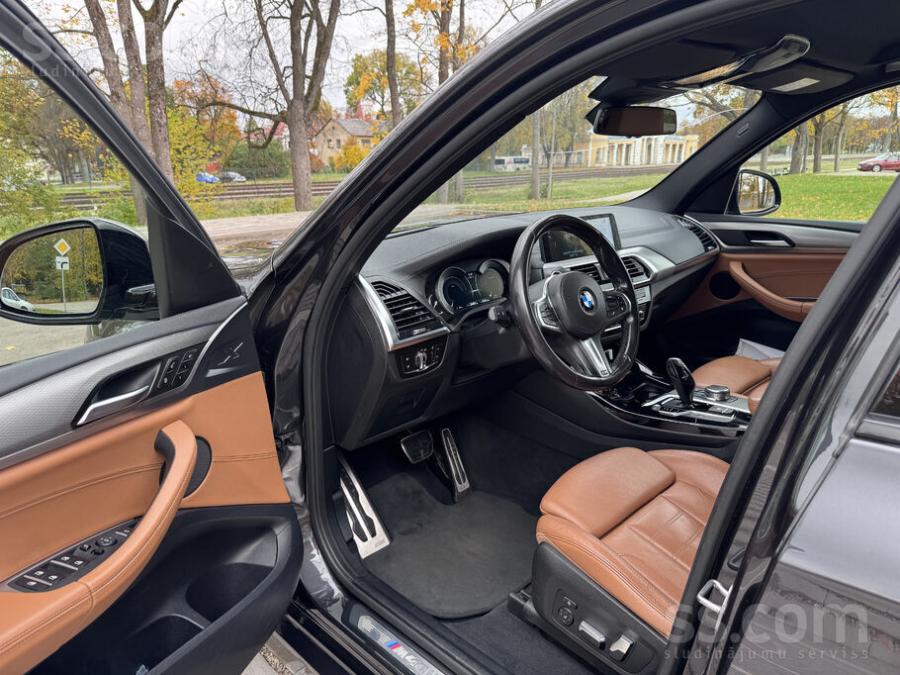 Black BMW X3 2018 in Cesis, with an engine capacity of 3.00 L and mileage of 239 thousand km for 27500 €, photo 11 on AUTOMOTO.COM.LV