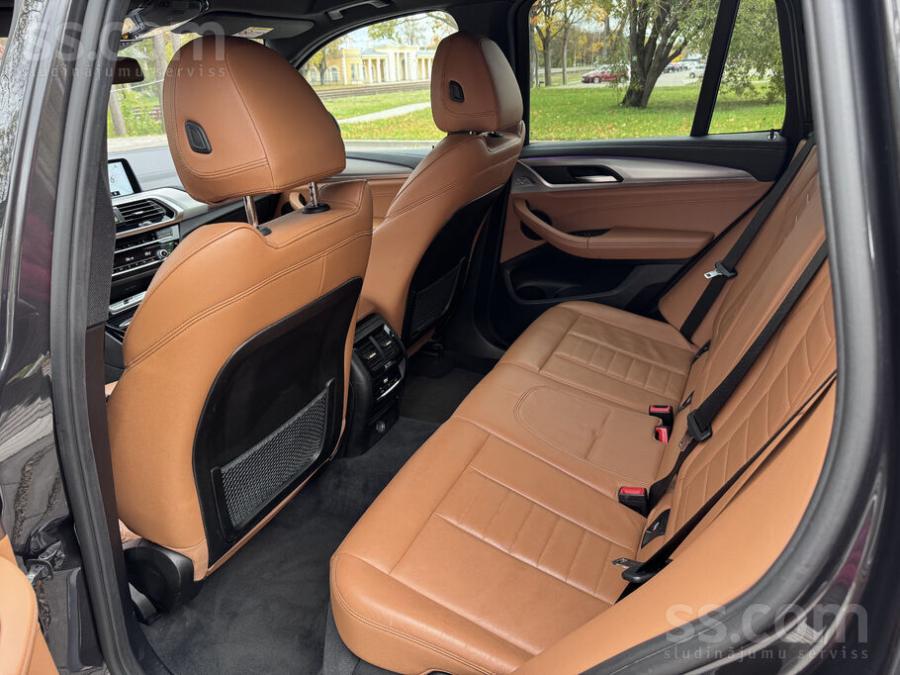 Black BMW X3 2018 in Cesis, with an engine capacity of 3.00 L and mileage of 239 thousand km for 27500 €, photo 13 on AUTOMOTO.COM.LV