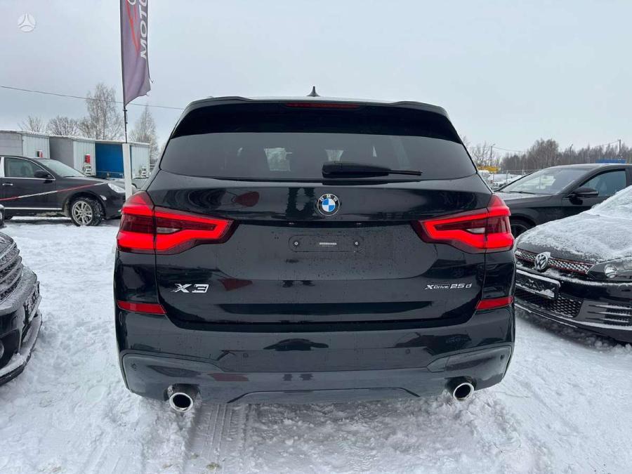 Black BMW X3 2019 in Panevezys, with an engine capacity of 2.00 L and mileage of 137 thousand km for 25047 €, photo 4 on AUTOMOTO.COM.LV