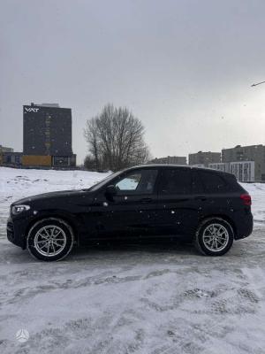 Black BMW X3 2019 in Vilnius, with an engine capacity of 2.00 L and mileage of 132 thousand km for 22500 €, photo 4 on AUTOMOTO.COM.LV