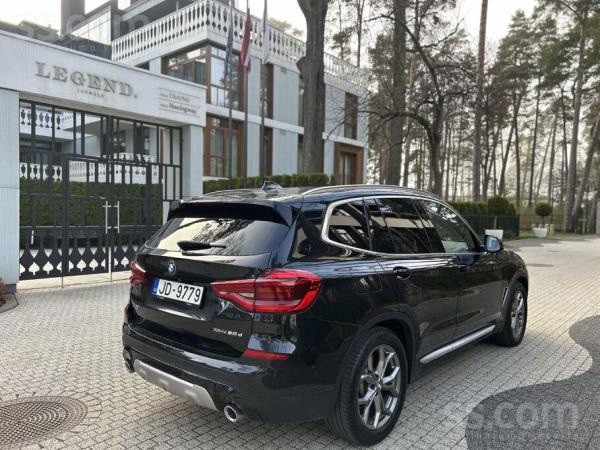 Black BMW X3 2019 in Riga, with an engine capacity of 2.00 L and mileage of 159 thousand km for 26900 €, photo 5 on AUTOMOTO.COM.LV