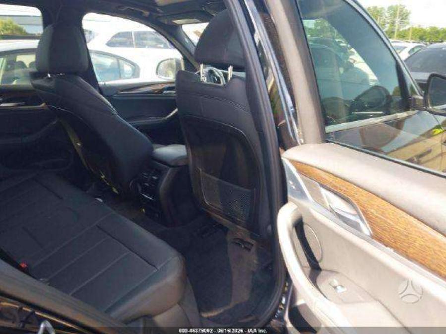 Black BMW X3 2019 in Klaipeda, with an engine capacity of 2.00 L and mileage of 129 thousand km for 11100 €, photo 9 on AUTOMOTO.COM.LV