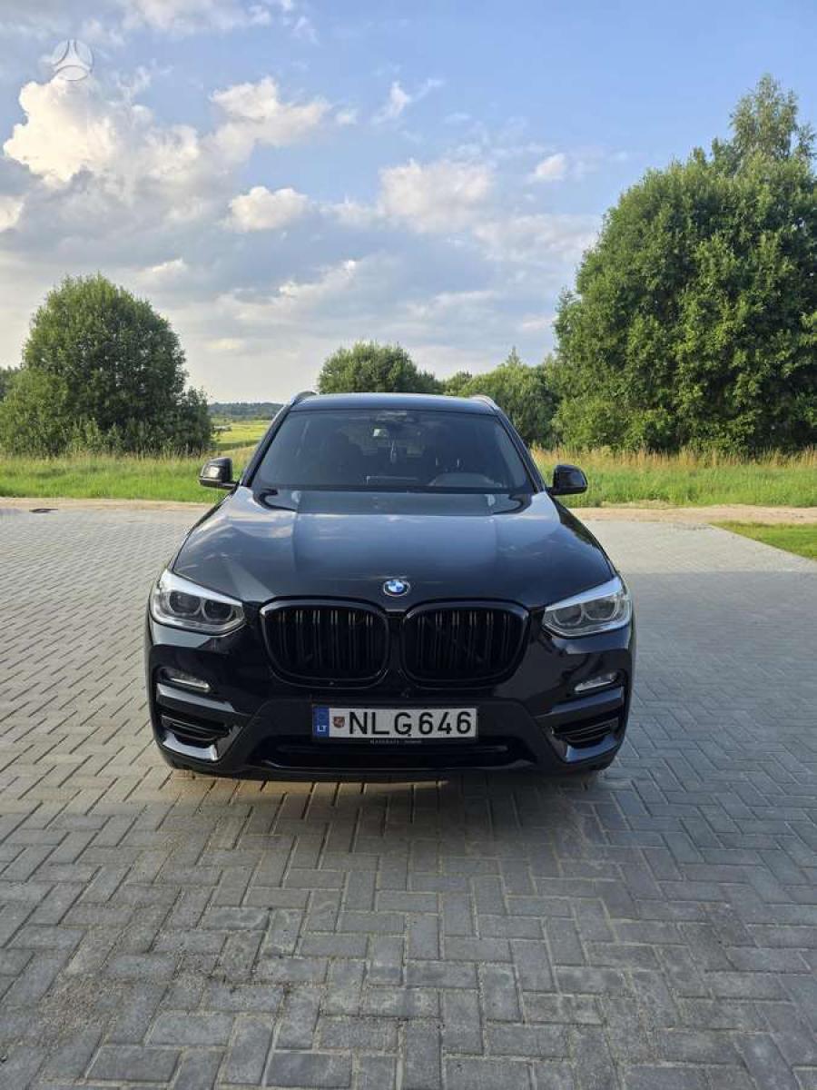 Black BMW X3 2019 in Vilnius, with an engine capacity of 2.00 L and mileage of 271 thousand km for 23500 €, photo 1 on AUTOMOTO.COM.LV