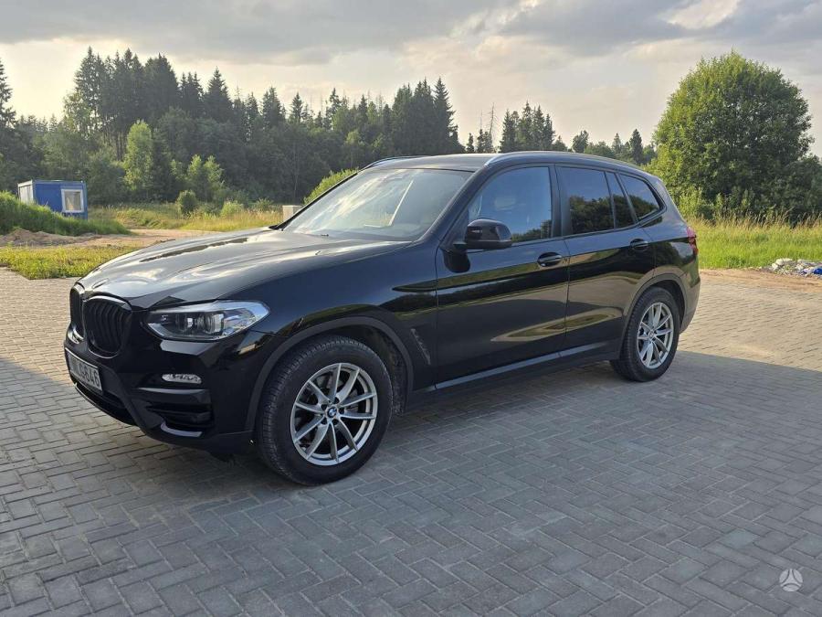 Black BMW X3 2019 in Vilnius, with an engine capacity of 2.00 L and mileage of 271 thousand km for 23500 €, photo 3 on AUTOMOTO.COM.LV