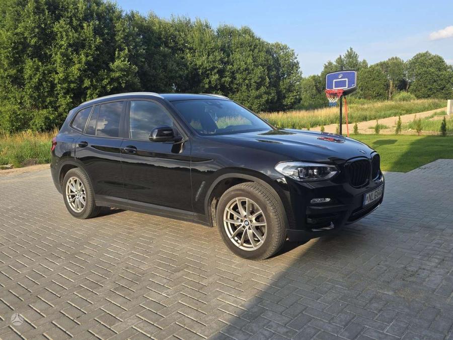 Black BMW X3 2019 in Vilnius, with an engine capacity of 2.00 L and mileage of 271 thousand km for 23500 €, photo 4 on AUTOMOTO.COM.LV
